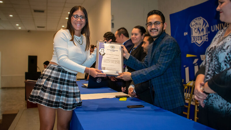 Entrega de títulos Unidad Torreón – INSUNTE Universidad